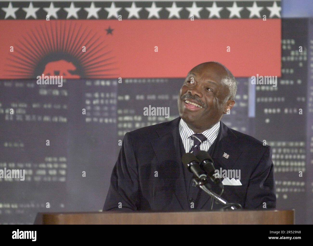 DEMOCRATS3-C-06MAR02-MT-PC Mayor Willie Brown admired a Gray Davis ...