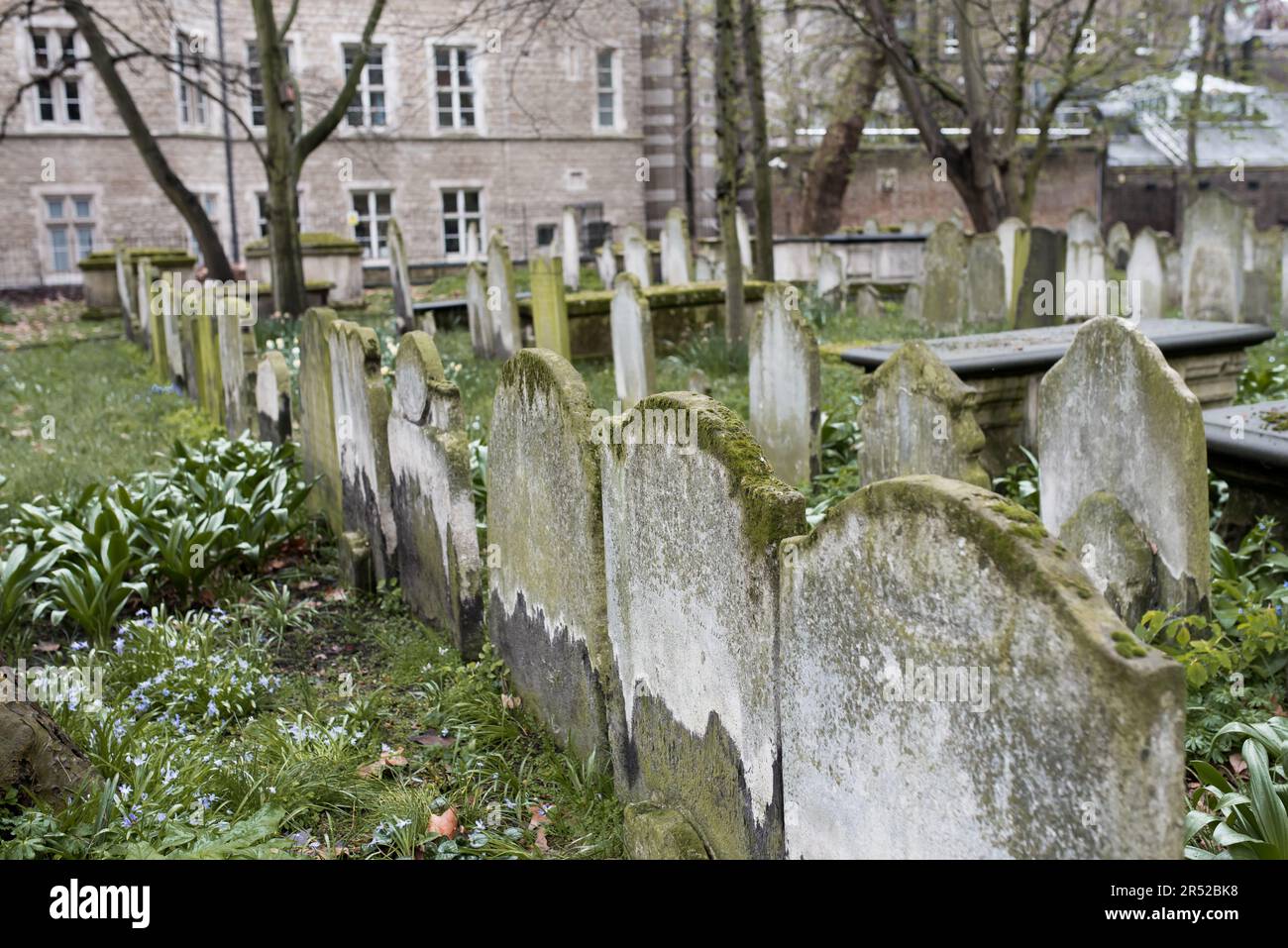 Bunhill fields burial ground, London Stock Photo - Alamy