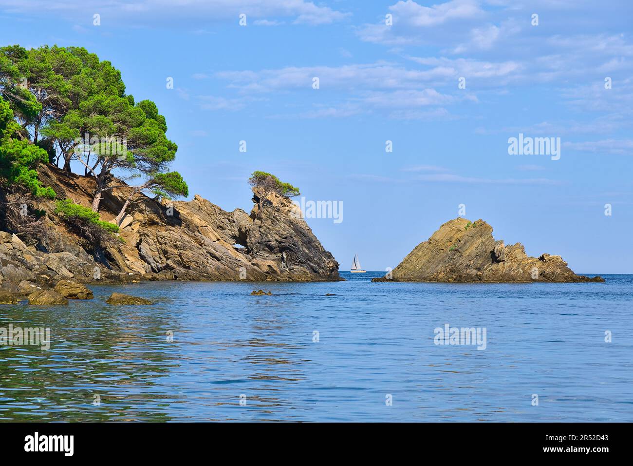 Ship between rocks hi-res stock photography and images - Alamy