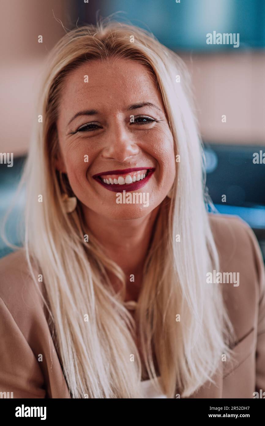 Surrounded by computers hi-res stock photography and images - Alamy