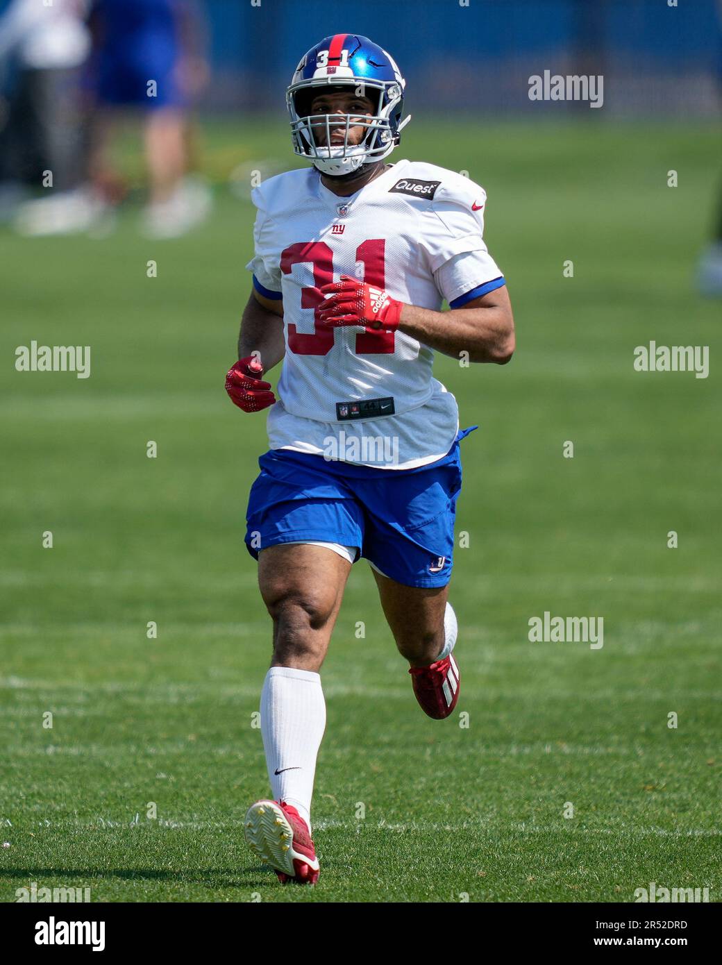 New York Giants safety Gervarrius Owens (31) runs the training field at ...