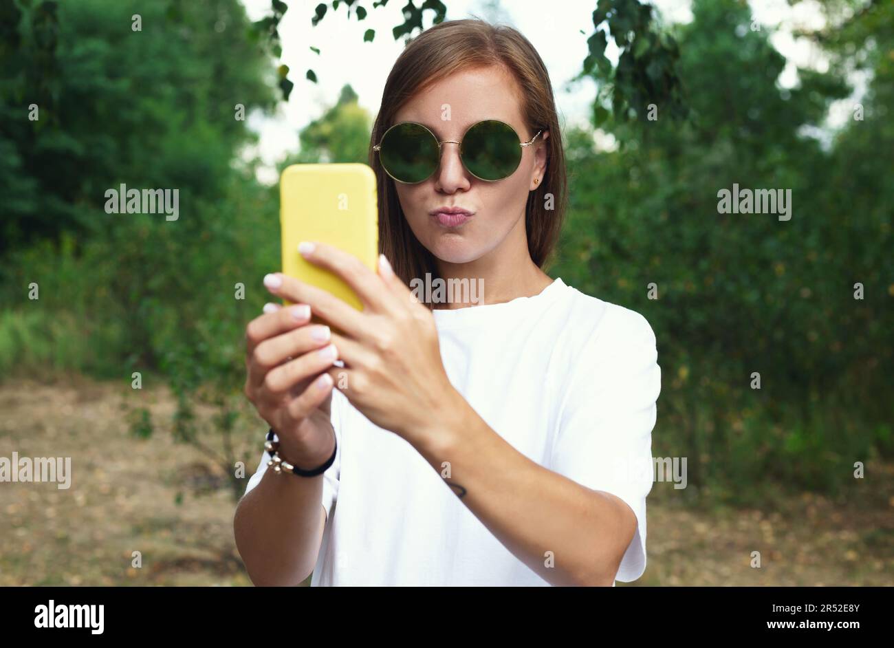 pretty girl take a self-portrait with her smartphone Stock Photo - Alamy