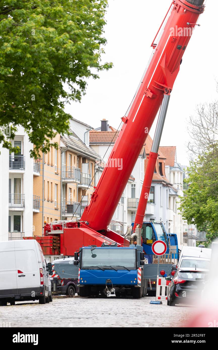 Extra heavy weight load mobile boom crane working on narrow european ...