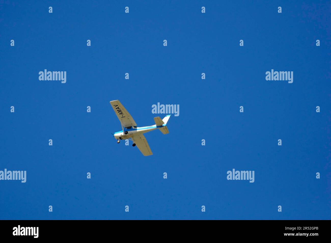 Motorised aircraft hi-res stock photography and images - Alamy