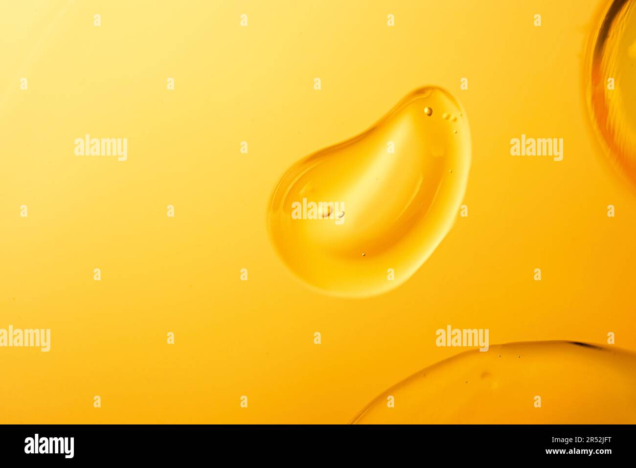 Texture of hyaluronic acid, nourishing yellow oil serum Stock Photo - Alamy