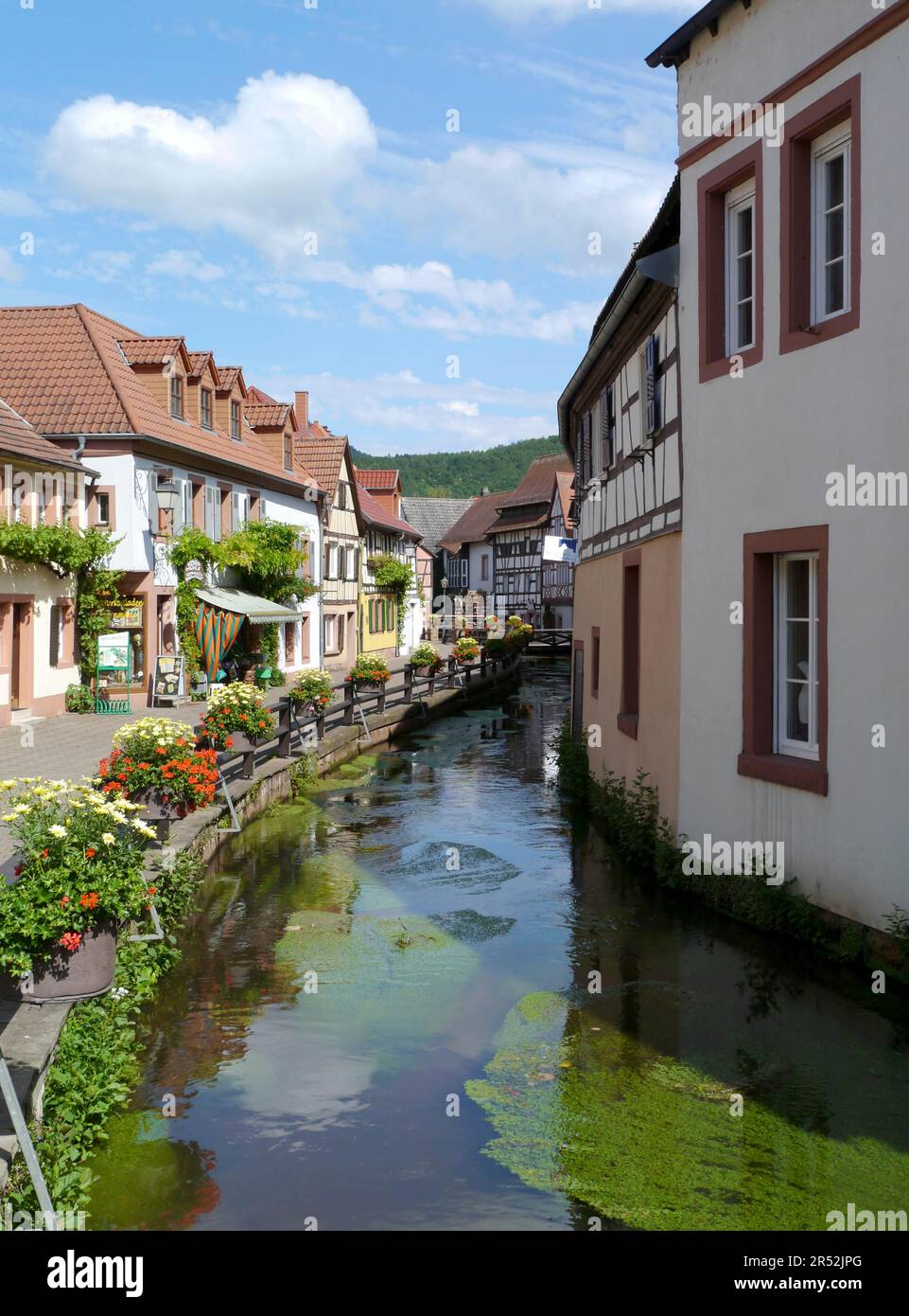 Water alley half timbered hi-res stock photography and images - Alamy