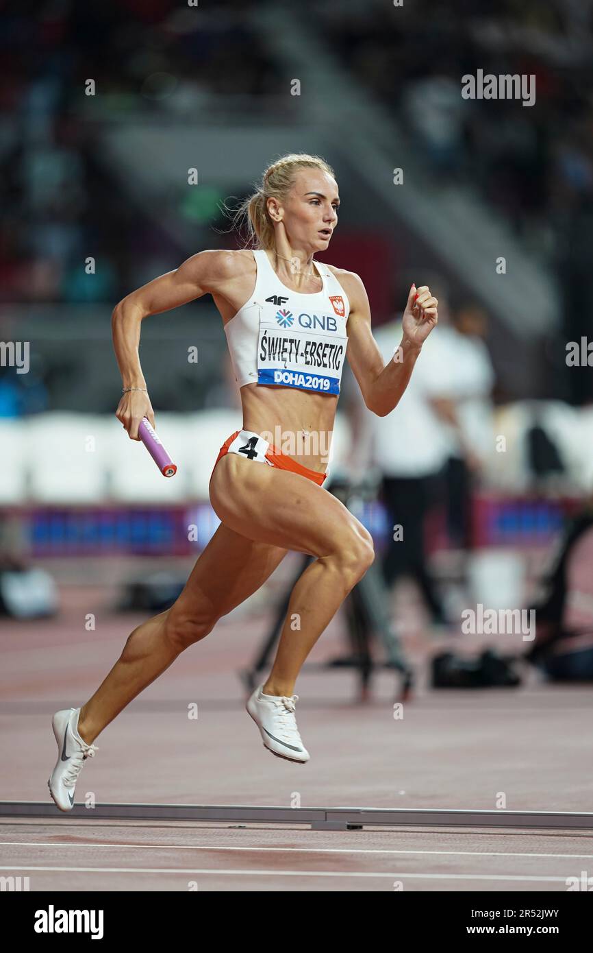 Justyna ŚWIĘTY-ERSETIC running the 4x400m relay at the 2019 World ...