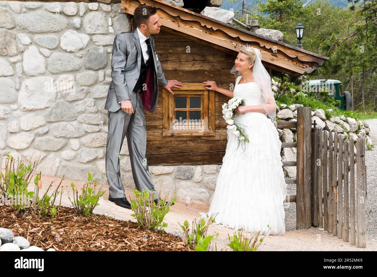 Pretty bride and groom celebrate their wedding Stock Photo - Alamy