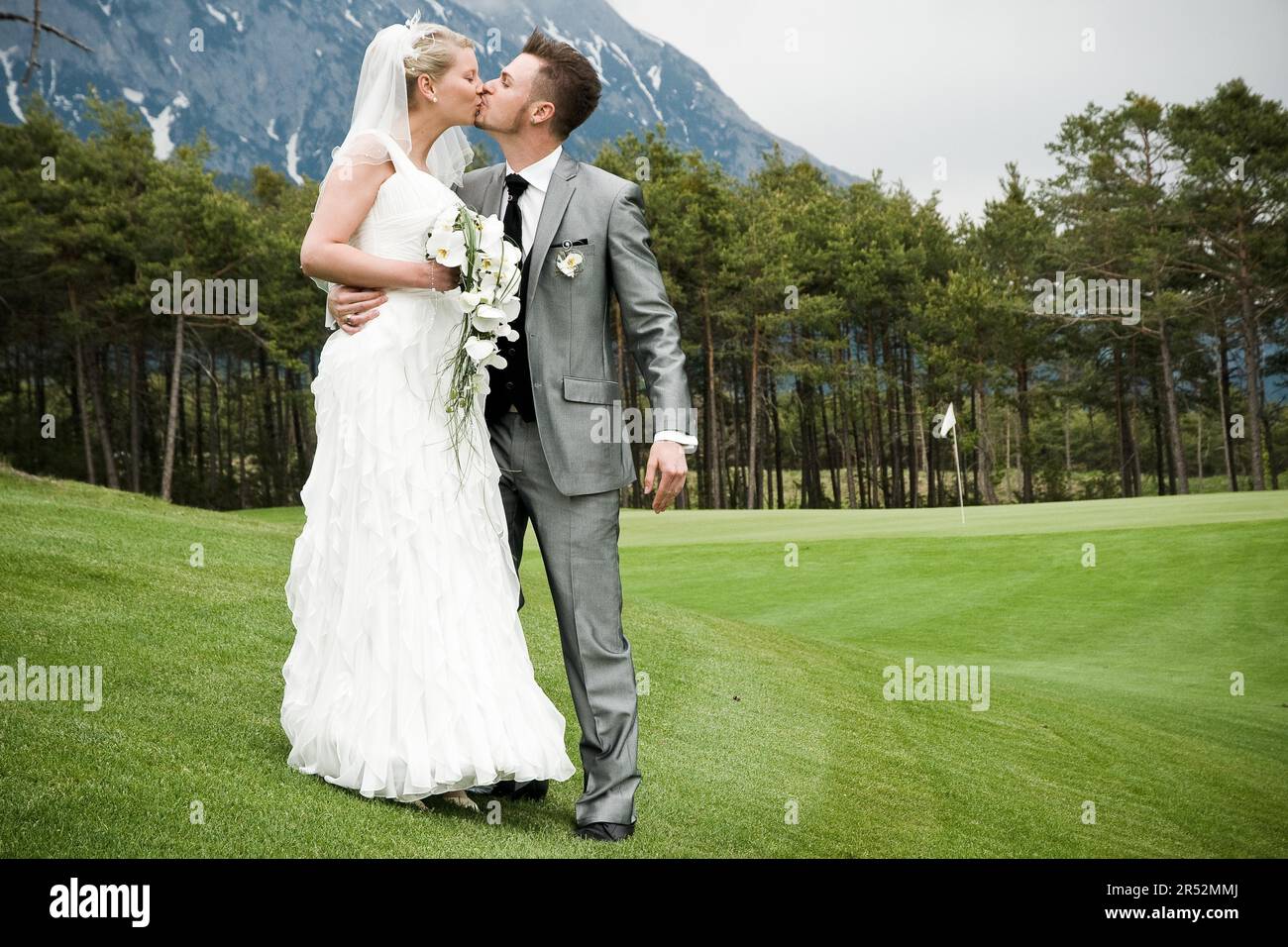Pretty bride and groom celebrate their wedding Stock Photo - Alamy