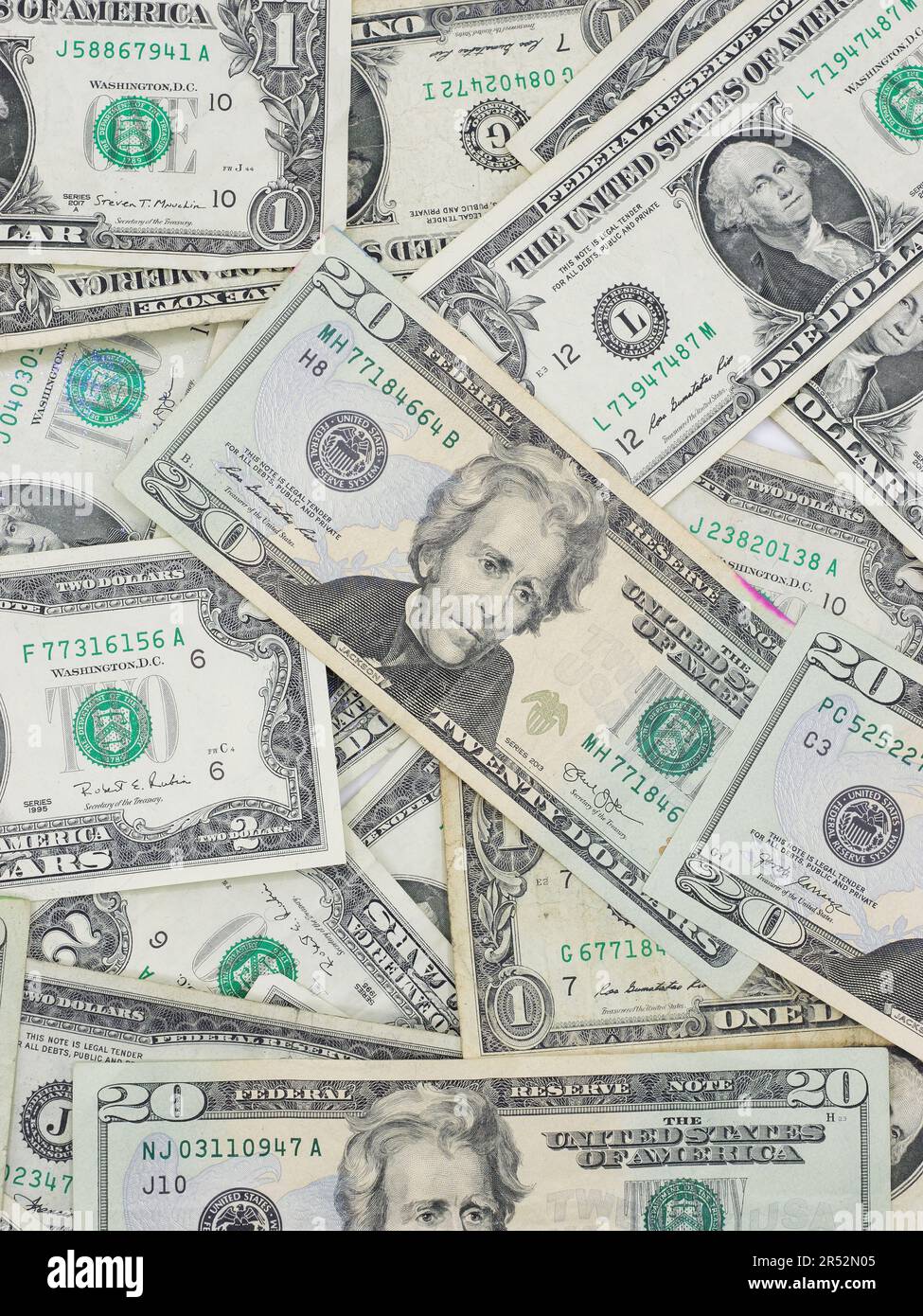 1 dollar bill table hi-res stock photography and images - Alamy