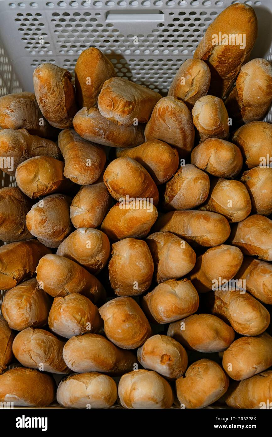 Basket full of loaves of bread inside the bakery Stock Photo - Alamy