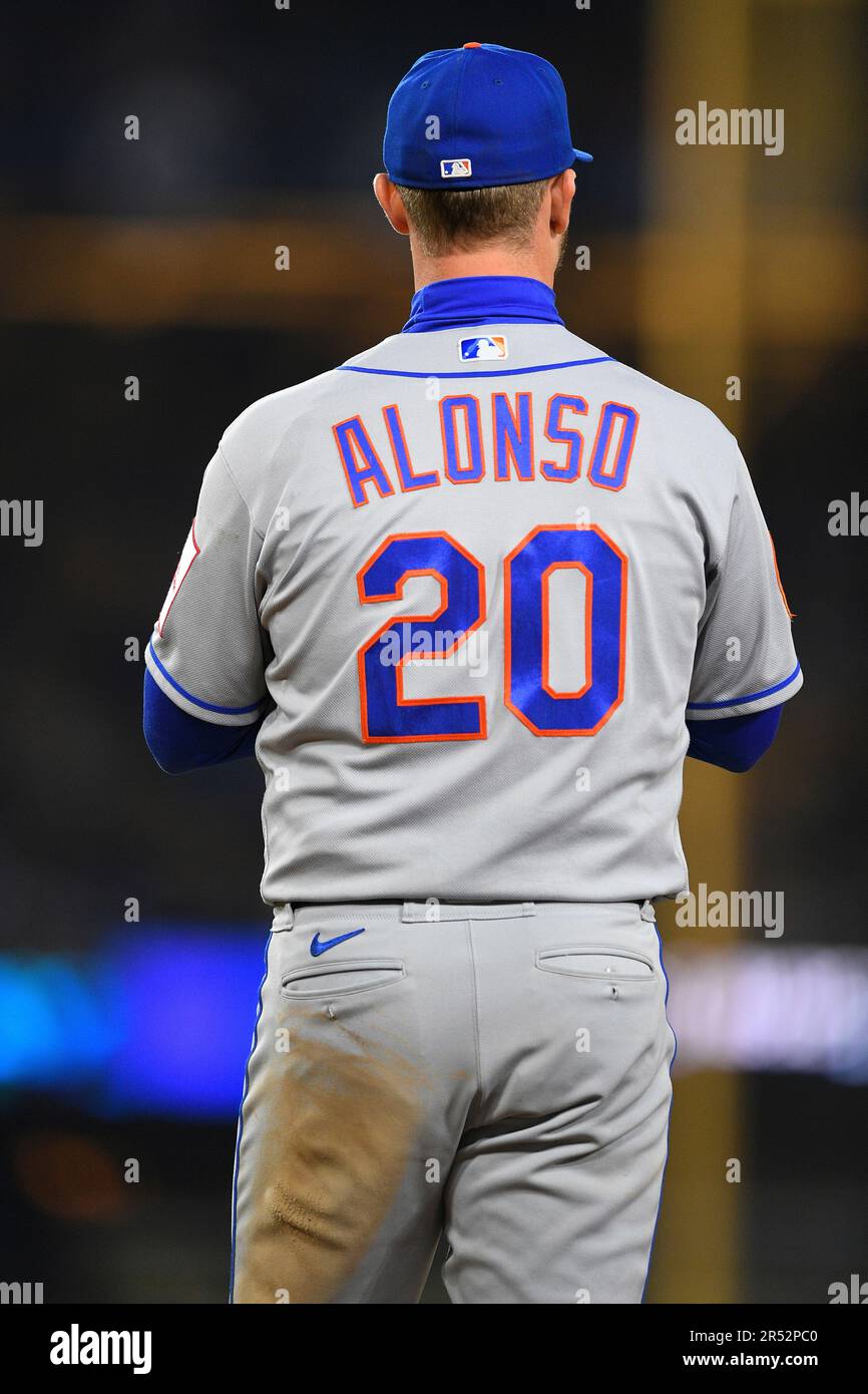 LOS ANGELES, CA - APRIL 17: New York Mets first baseman Pete Alonso (20 ...