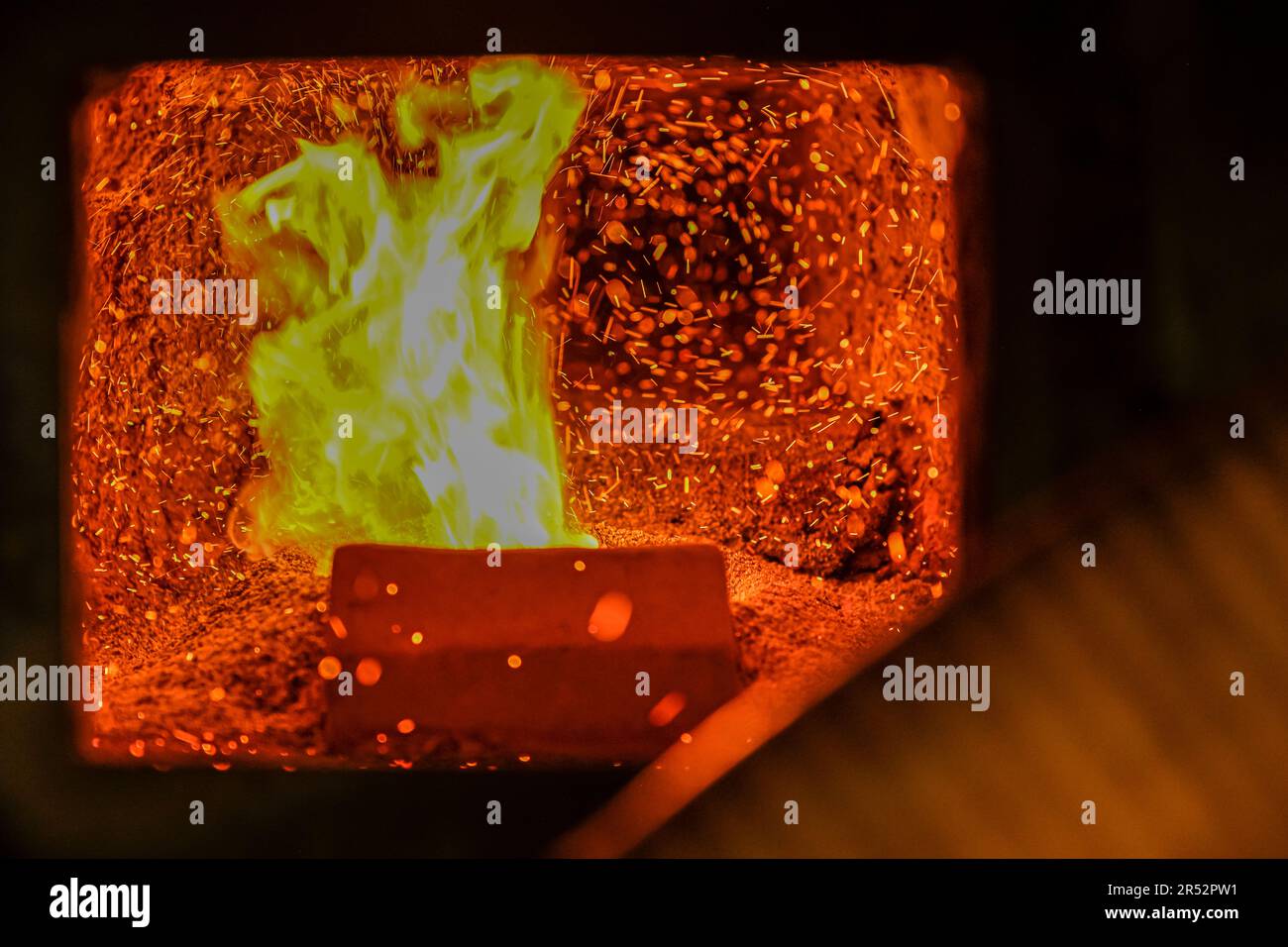 Wood burning in the firebox of a traditional oven Stock Photo - Alamy