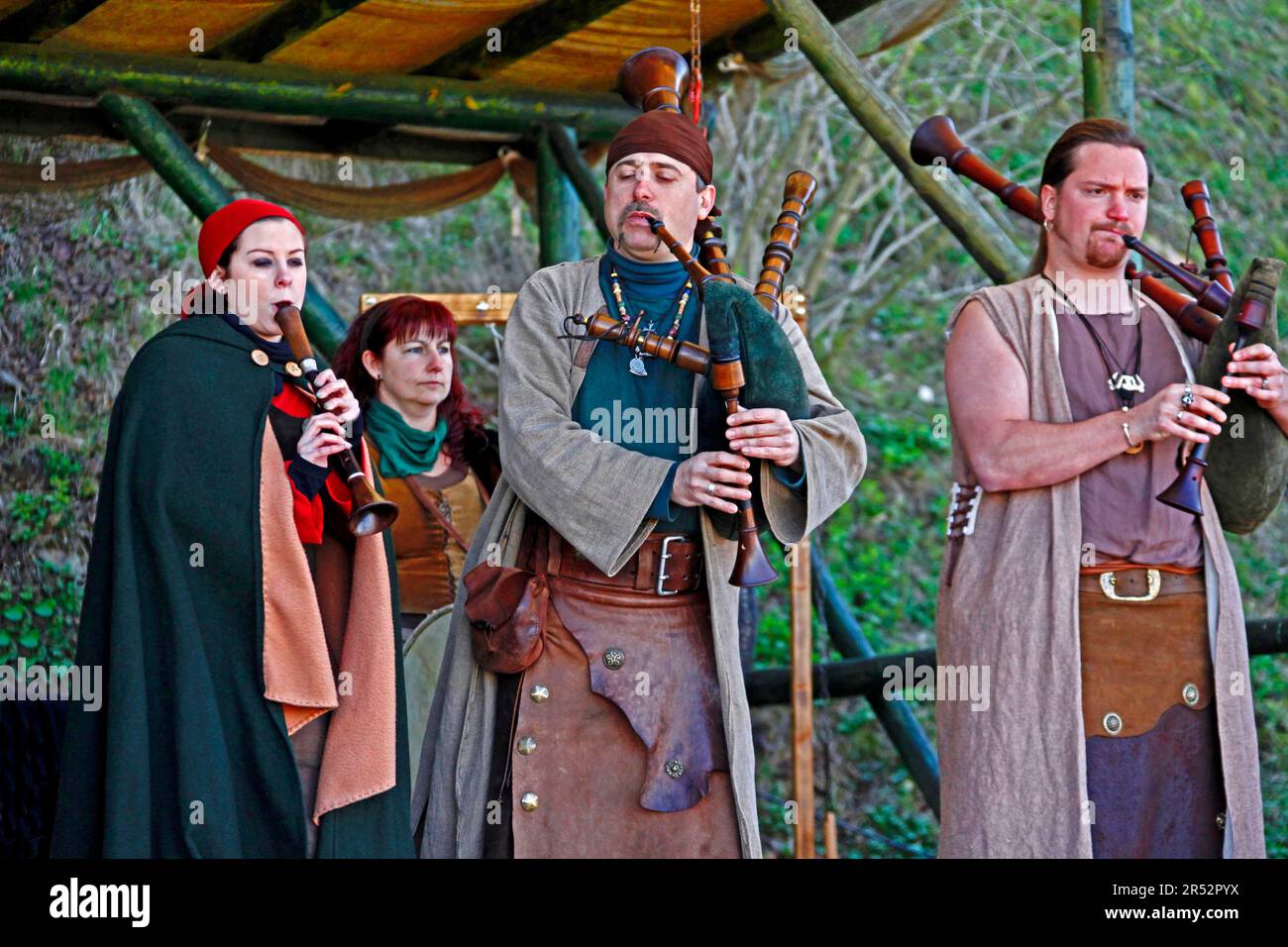 Medieval bagpipe hi-res stock photography and images - Alamy