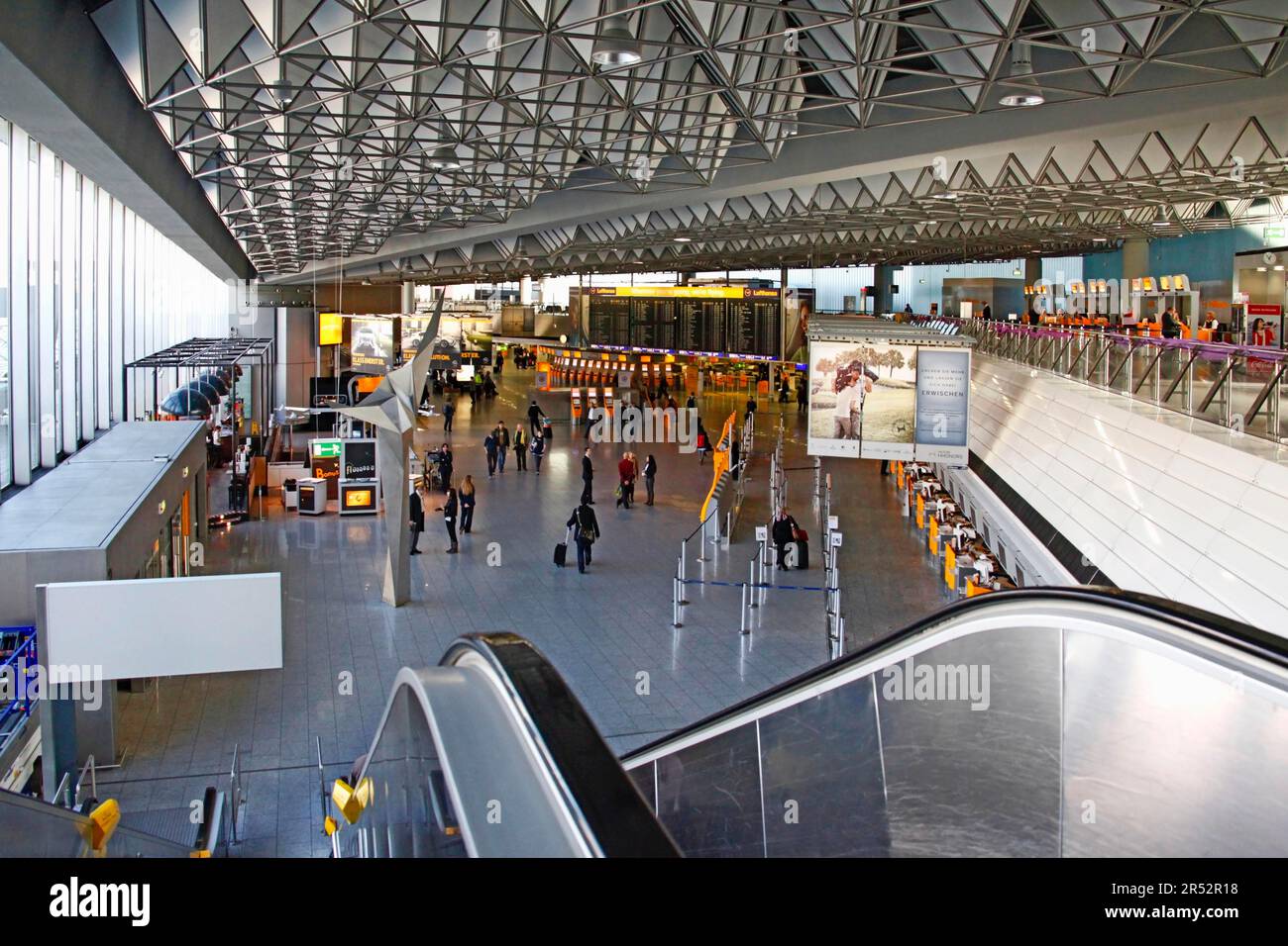 Terminal 1, International Departures Hall, Check-in, Frankfurt Airport ...