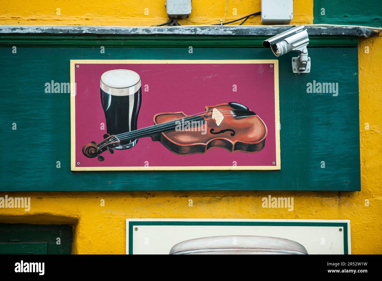 Pub dingle kerry hi-res stock photography and images - Alamy