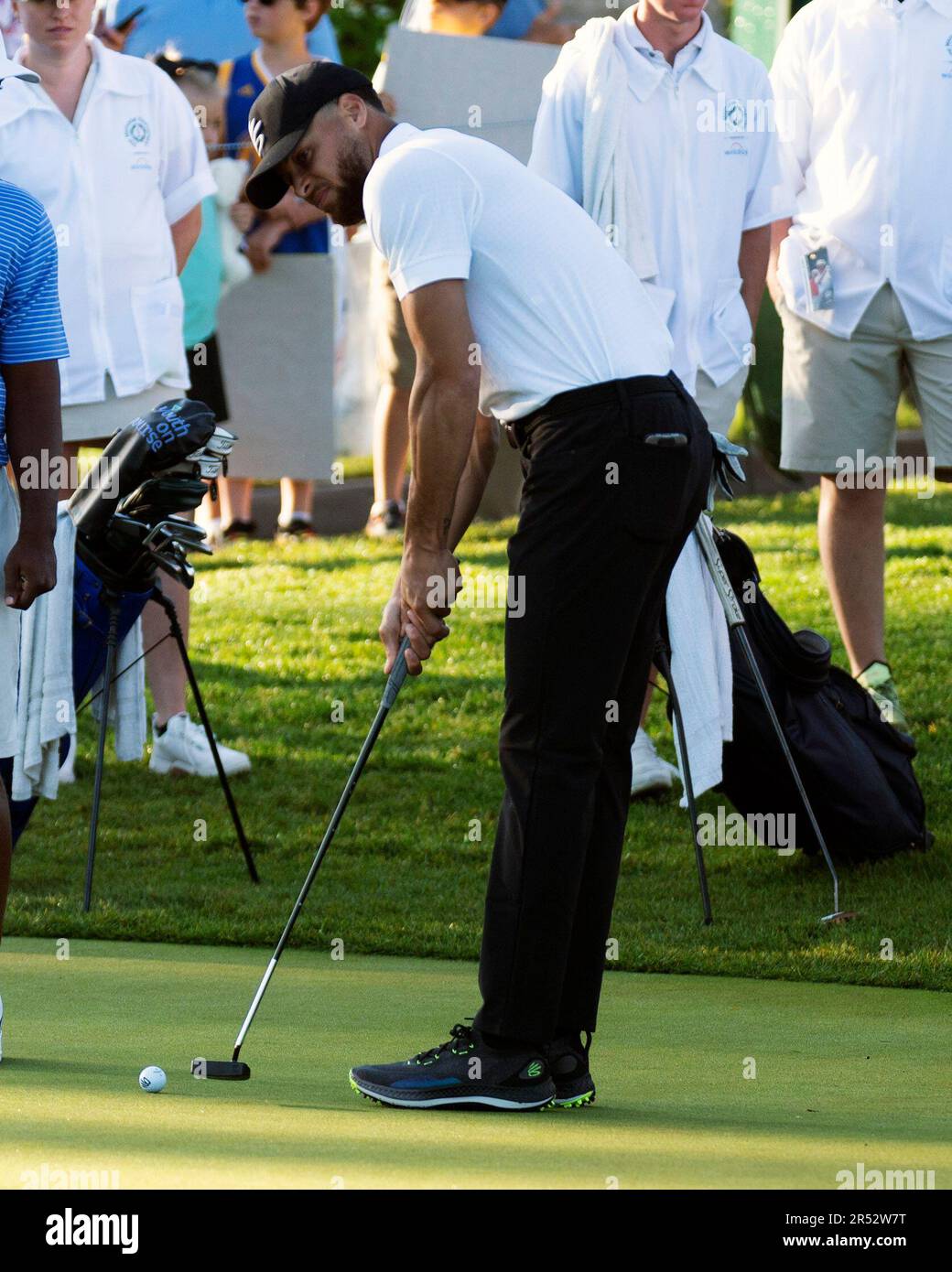 Dublin, Ohio, USA. 31st May, 2023. NBA star Stephen Curry putts on the ...