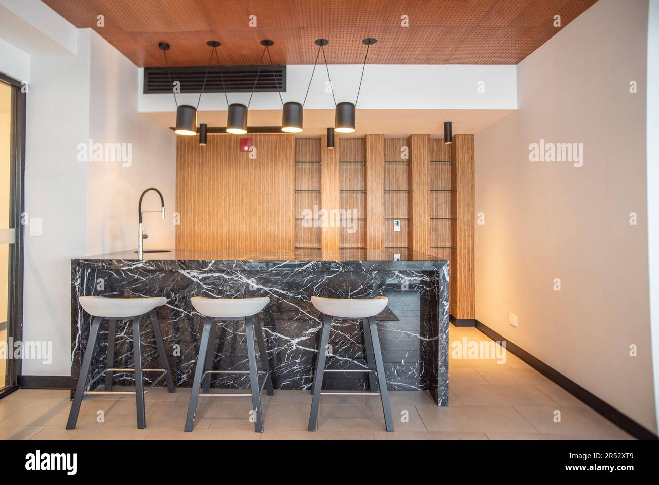 Iluminación de bar hi-res stock photography and images - Alamy