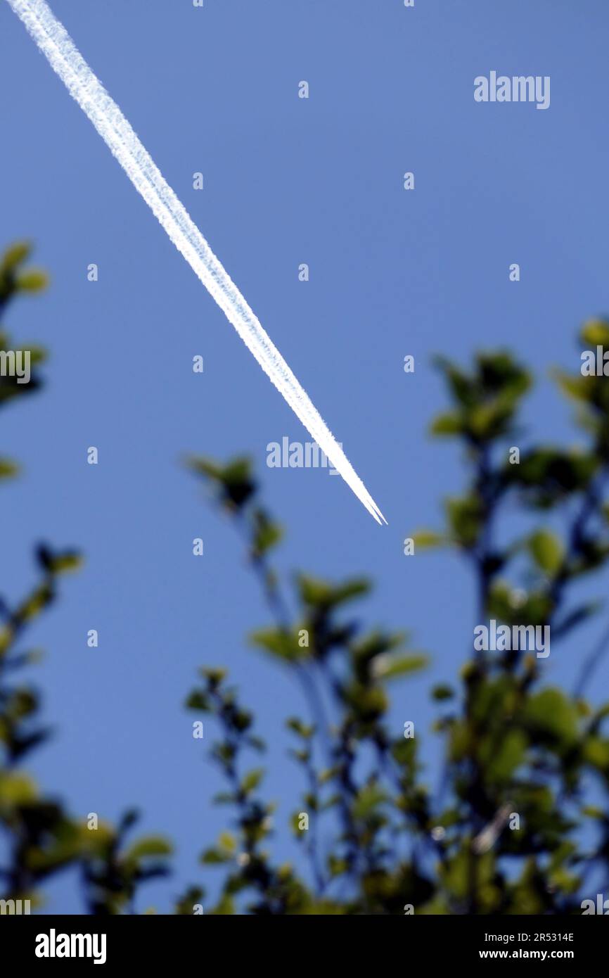 Contrail from plane hi-res stock photography and images - Alamy