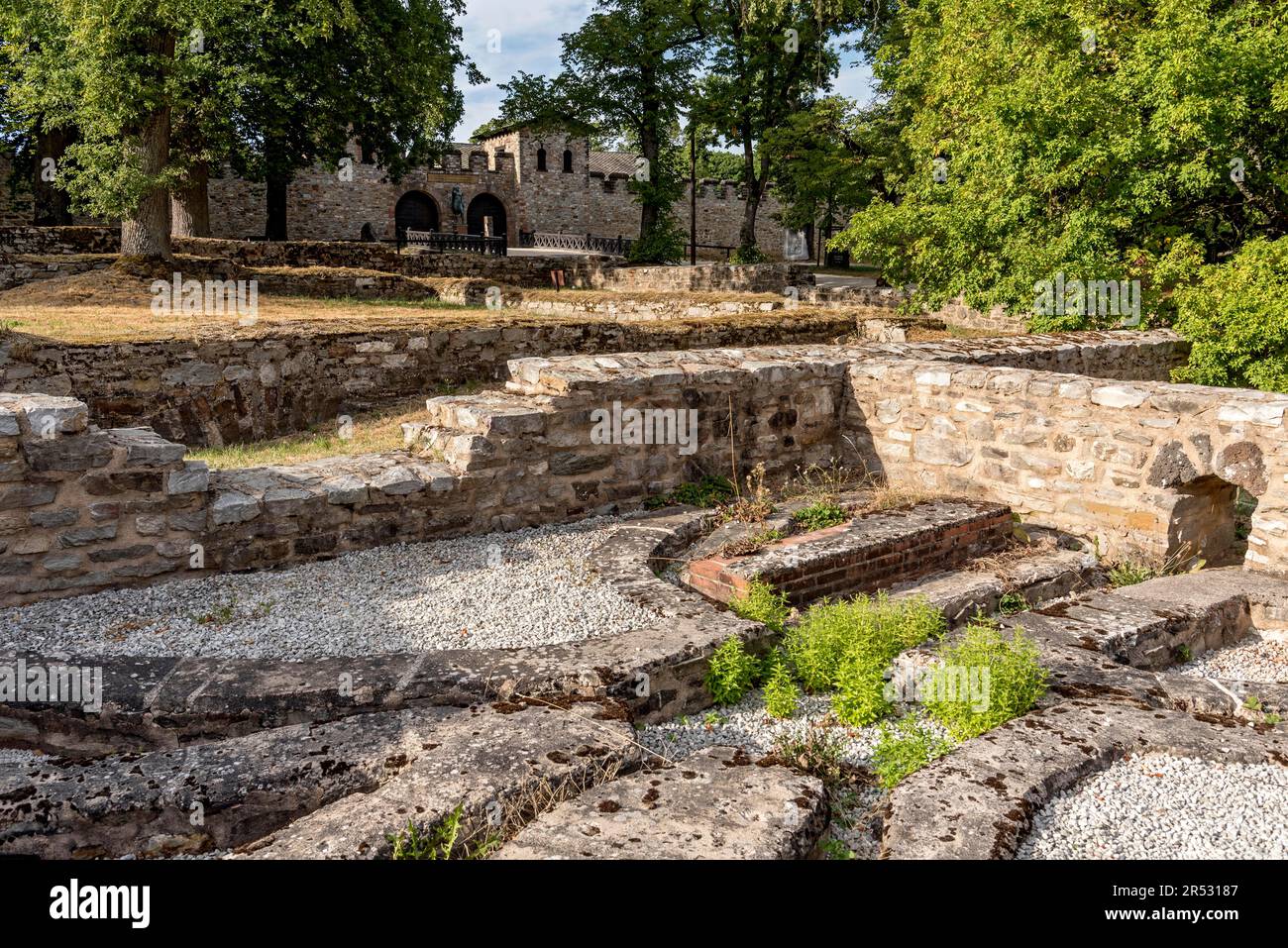 Ruins, walls, remains of the canal heating system, underfloor heating ...