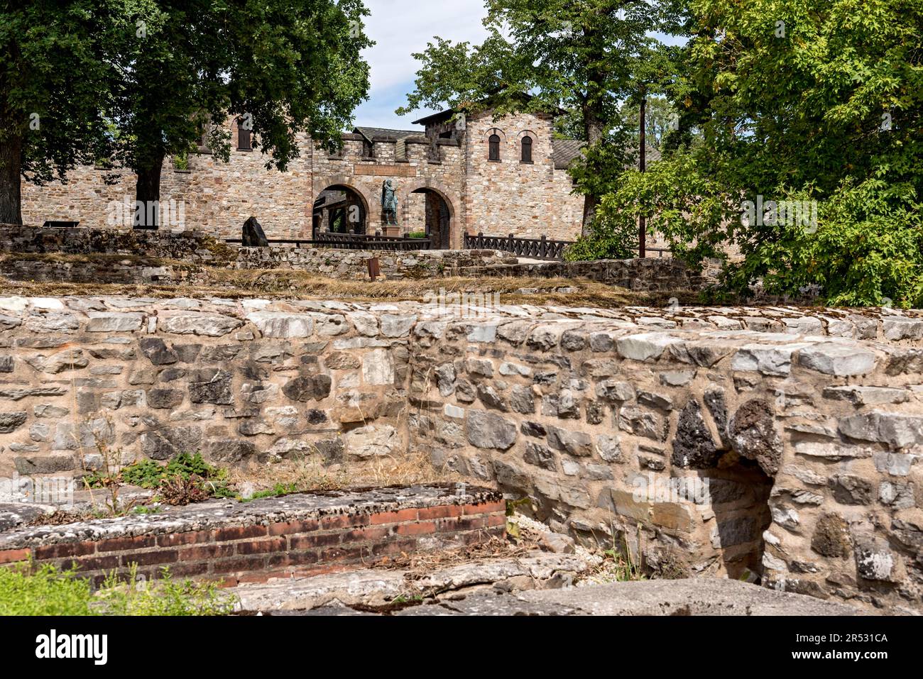 Ruins, walls, remains of the canal heating system, underfloor heating ...