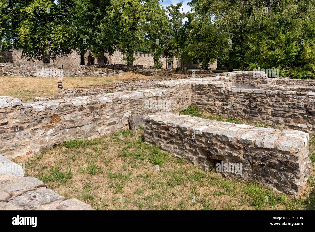 Ruins, walls, remains of the canal heating system, underfloor heating ...