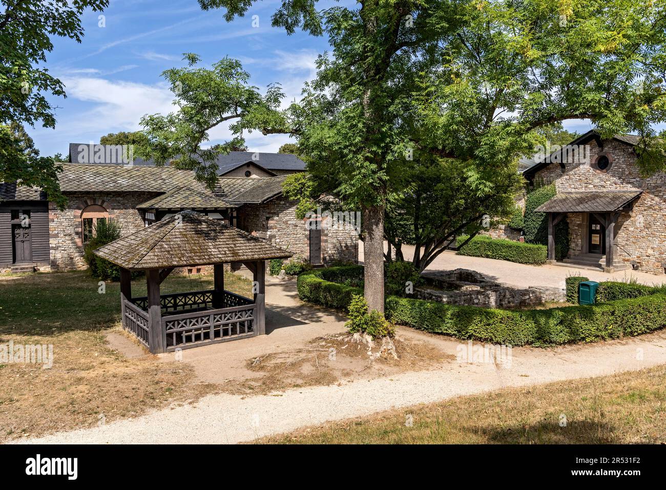 Commander's residence, praetorium, well, granary Horreum, Roman fort ...