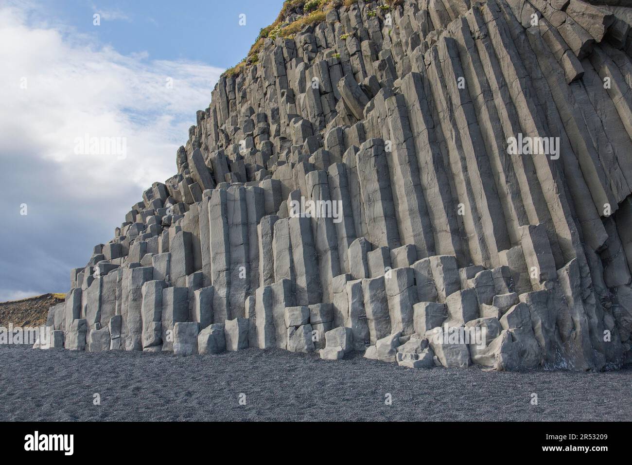 Black basalt building hi-res stock photography and images - Alamy