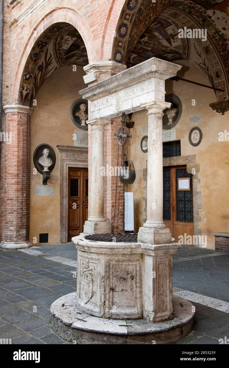 Drinking water fountain, Siena, Tuscany, Italy Stock Photo - Alamy