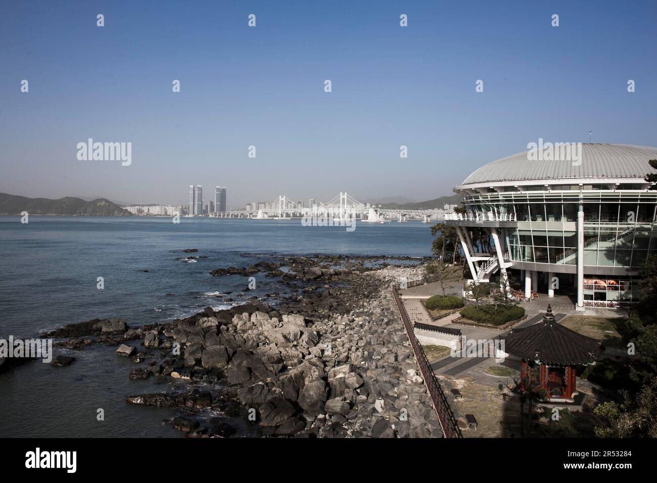 Gwangan Bridge, Busan, South Korea, city by the sea, morning light ...
