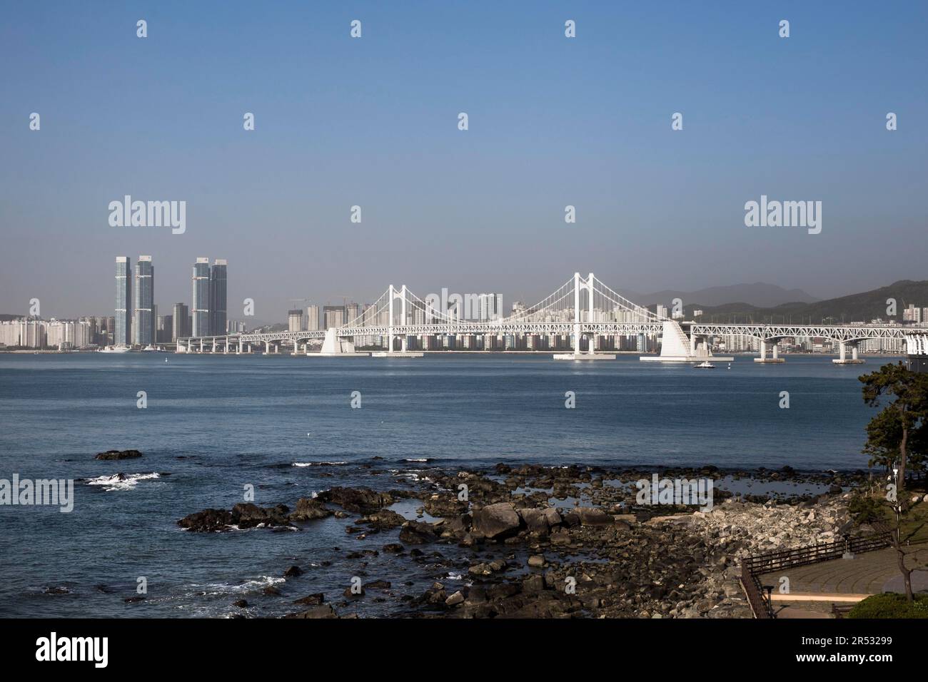 Gwangan Bridge, Busan, South Korea, city by the sea, morning light ...