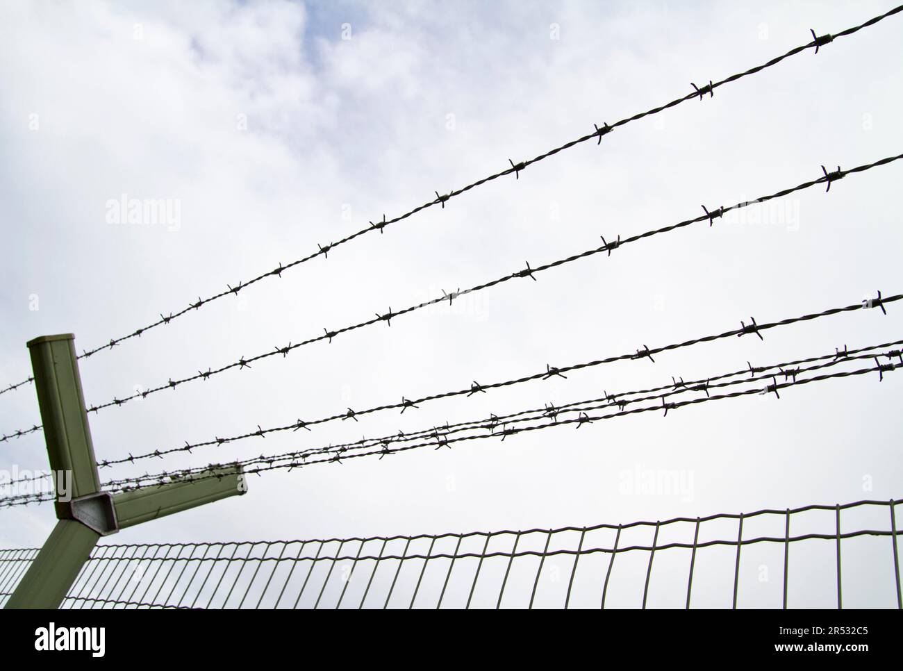 Fence barbed wire outdoor sky hi-res stock photography and images - Alamy