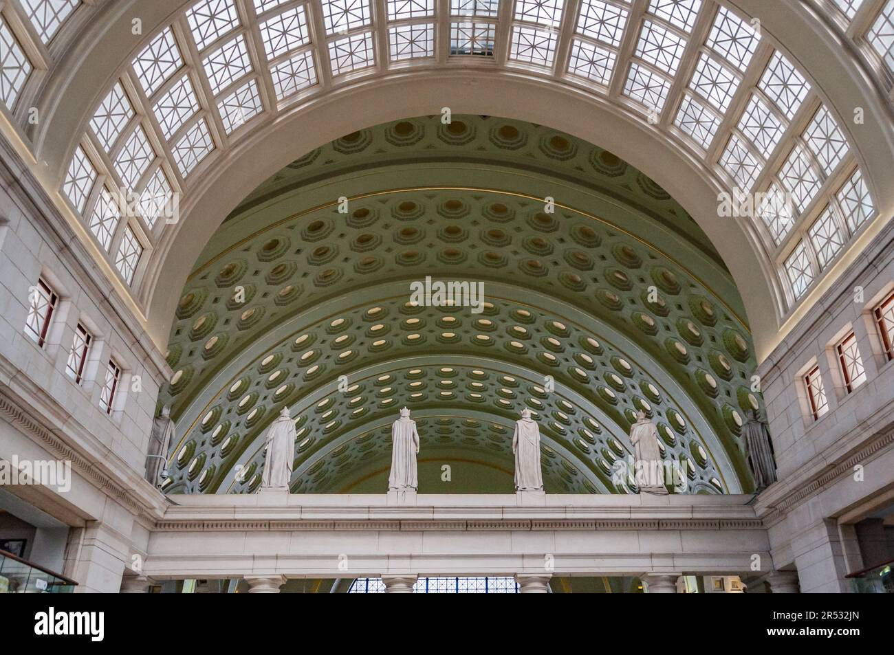 Dc union station ceiling hi-res stock photography and images - Alamy