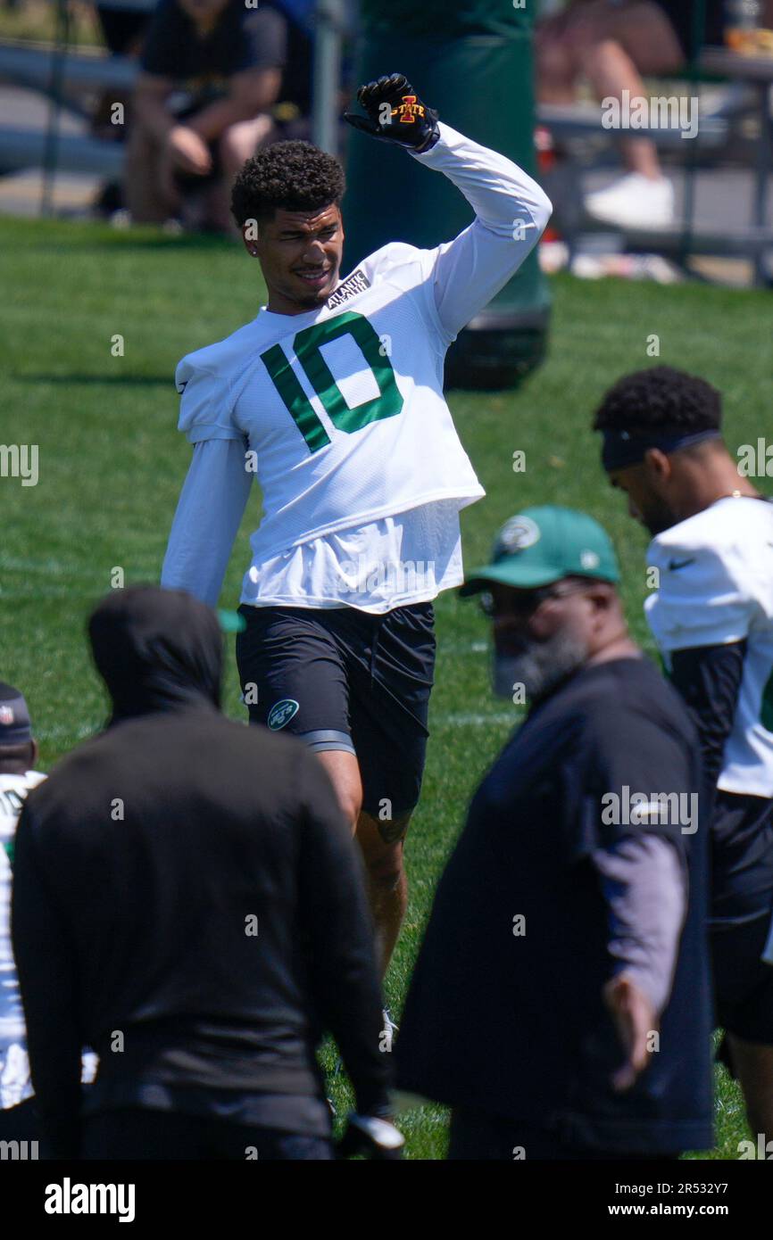 New York Jets' Allen Lazard stretches at the NFL football team's ...