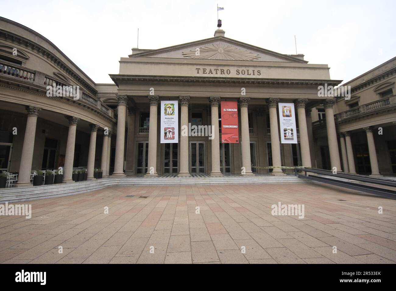 Teatro solis teatro hi-res stock photography and images - Alamy
