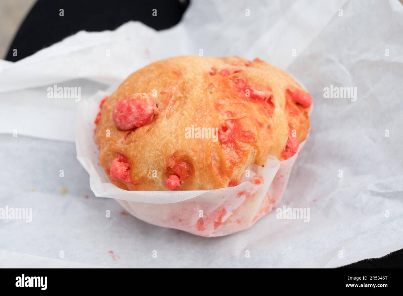 Praluline, Brioches aux Pralines Roses, Pink praline brioche, Lyon ...