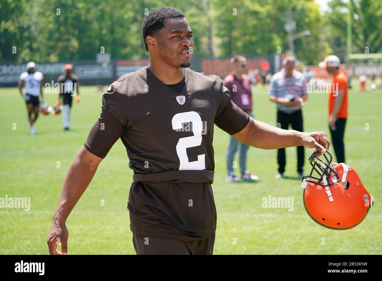 Cleveland Browns wide receiver Amari Cooper walks off the field ...