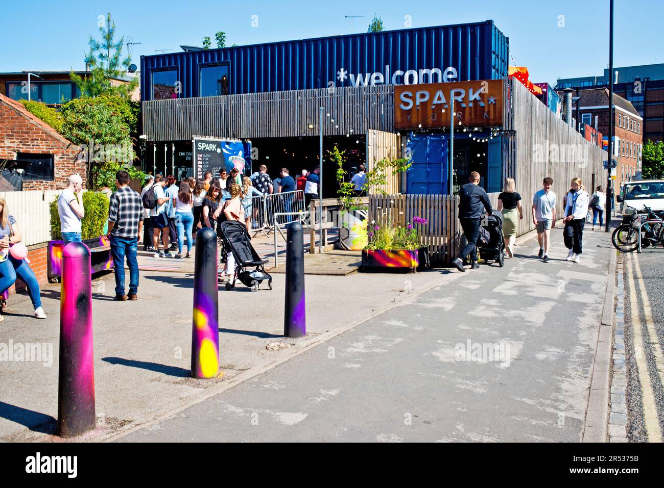 Spark containers shops hi-res stock photography and images - Alamy