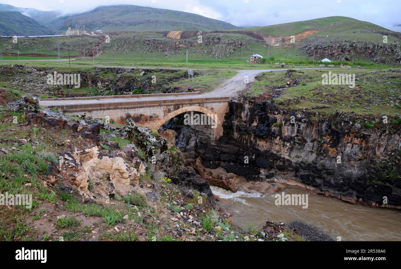 Historical Seytan Bridge in Van, Turkey Stock Photo - Alamy