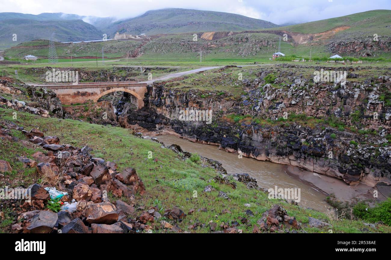Historical Seytan Bridge in Van, Turkey Stock Photo - Alamy
