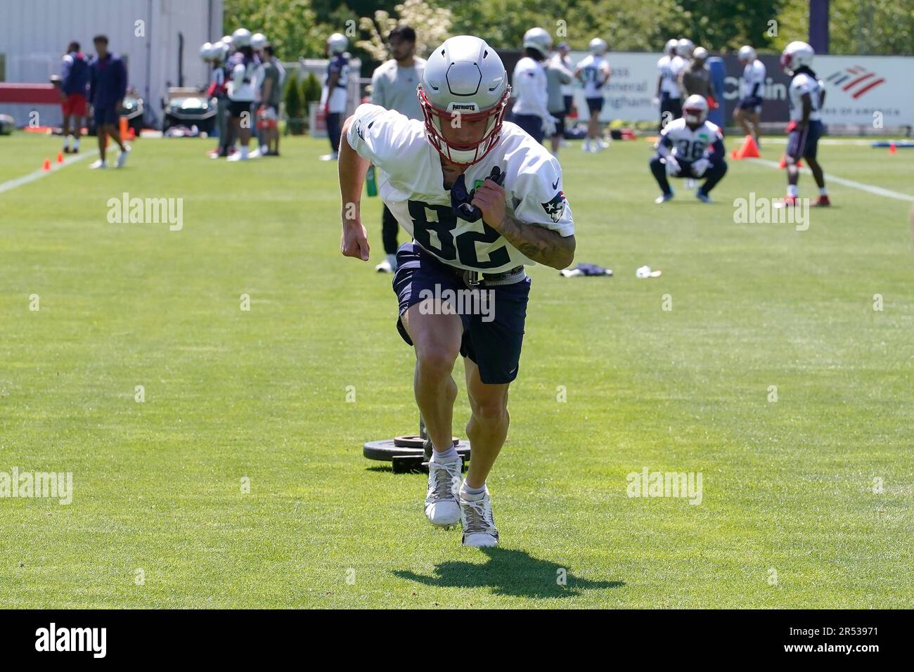 New England Patriots wide receiver Tre Nixon (82) runs against a ...