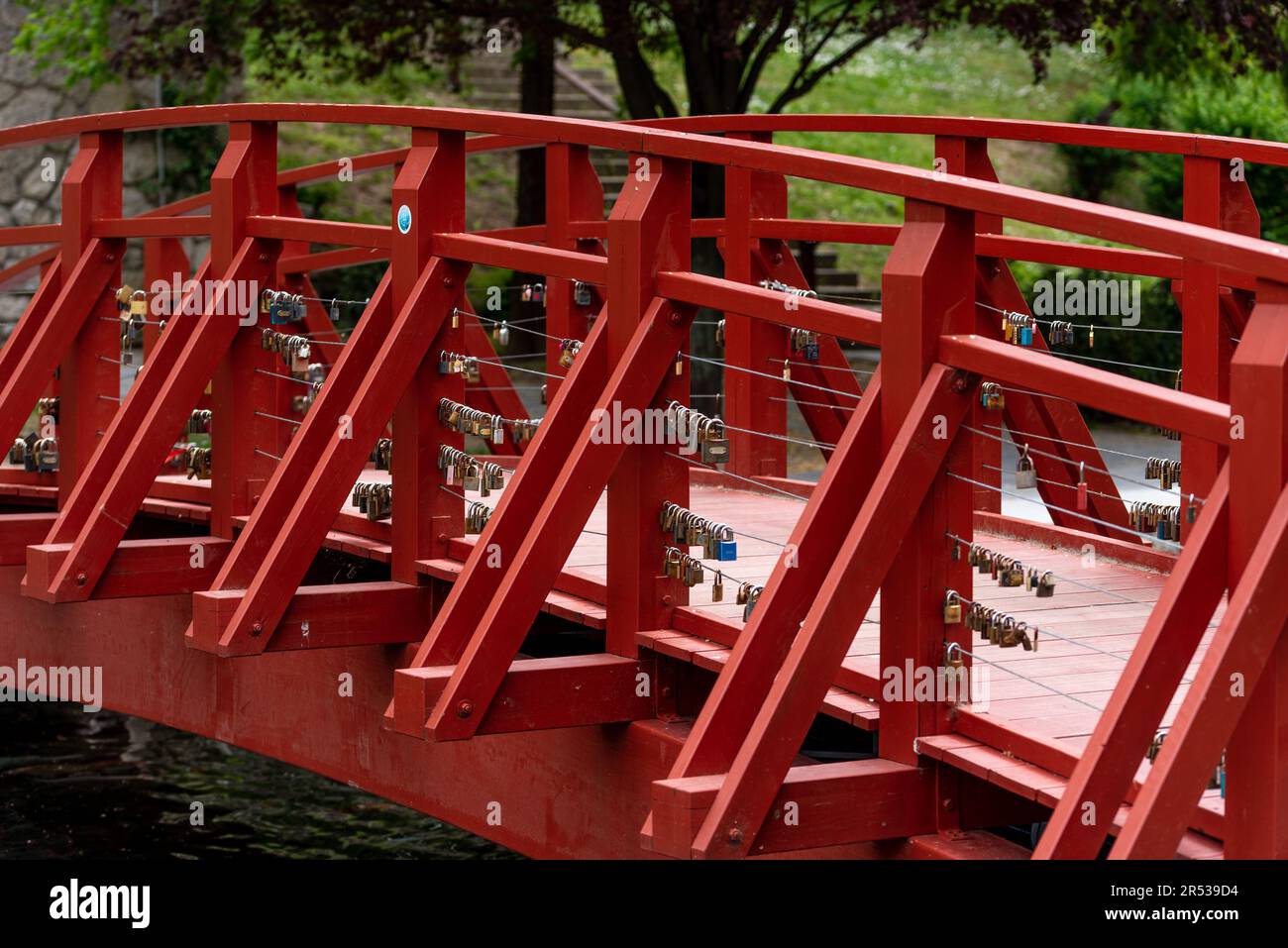 Wooden lake bridge railing closeup hi-res stock photography and images ...