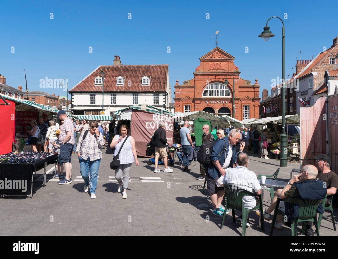 People shopping at Beverley Saturday market, East Yorkshire, England ...