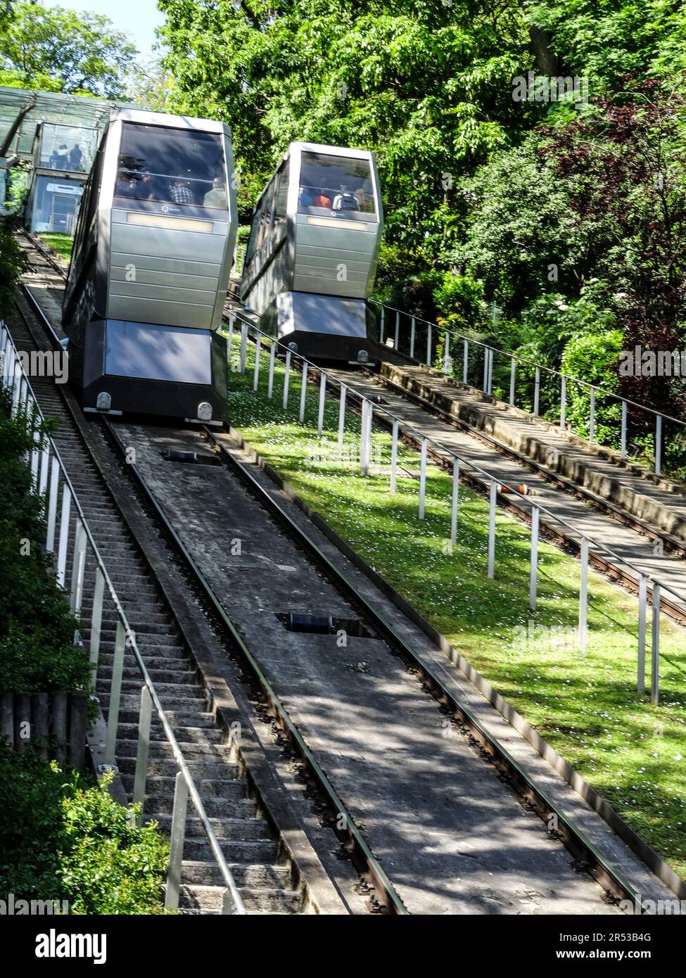 The Funiculaire de Montmartre up to the Basilica, Sacré Coeur de ...