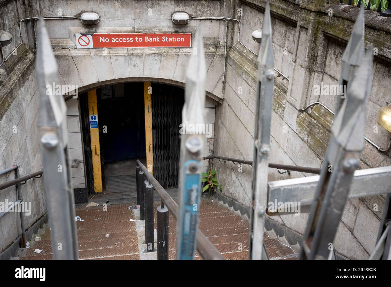 Bank station underground exit london hi-res stock photography and ...