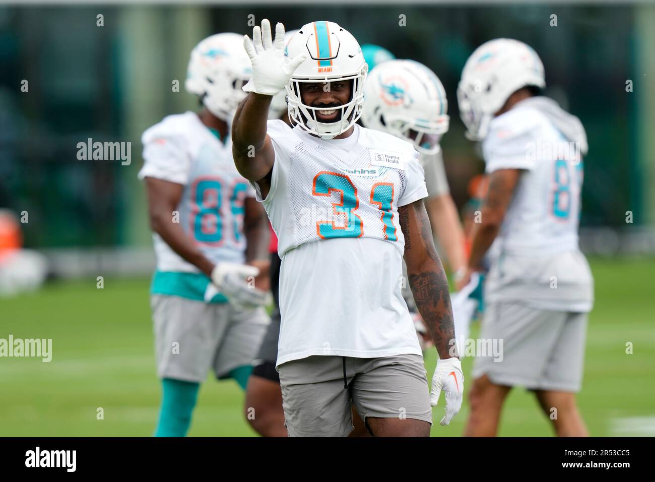 Miami Dolphins running back Raheem Mostert (31) waves during practice ...