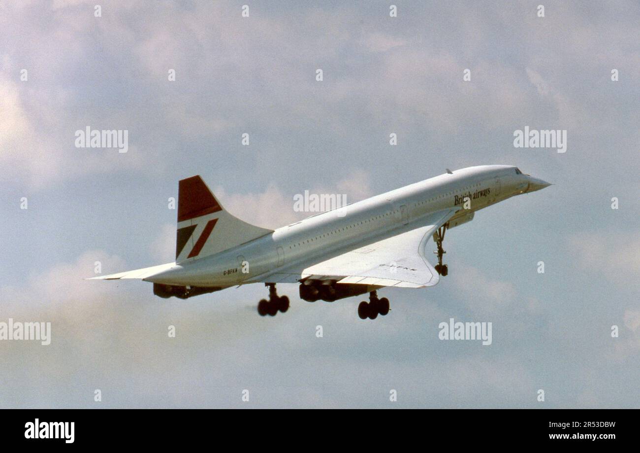 Concorde sst take off hi-res stock photography and images - Alamy