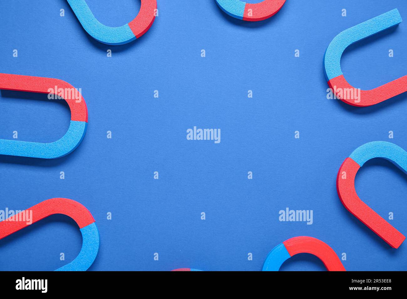Magnets in red blue hi-res stock photography and images - Alamy