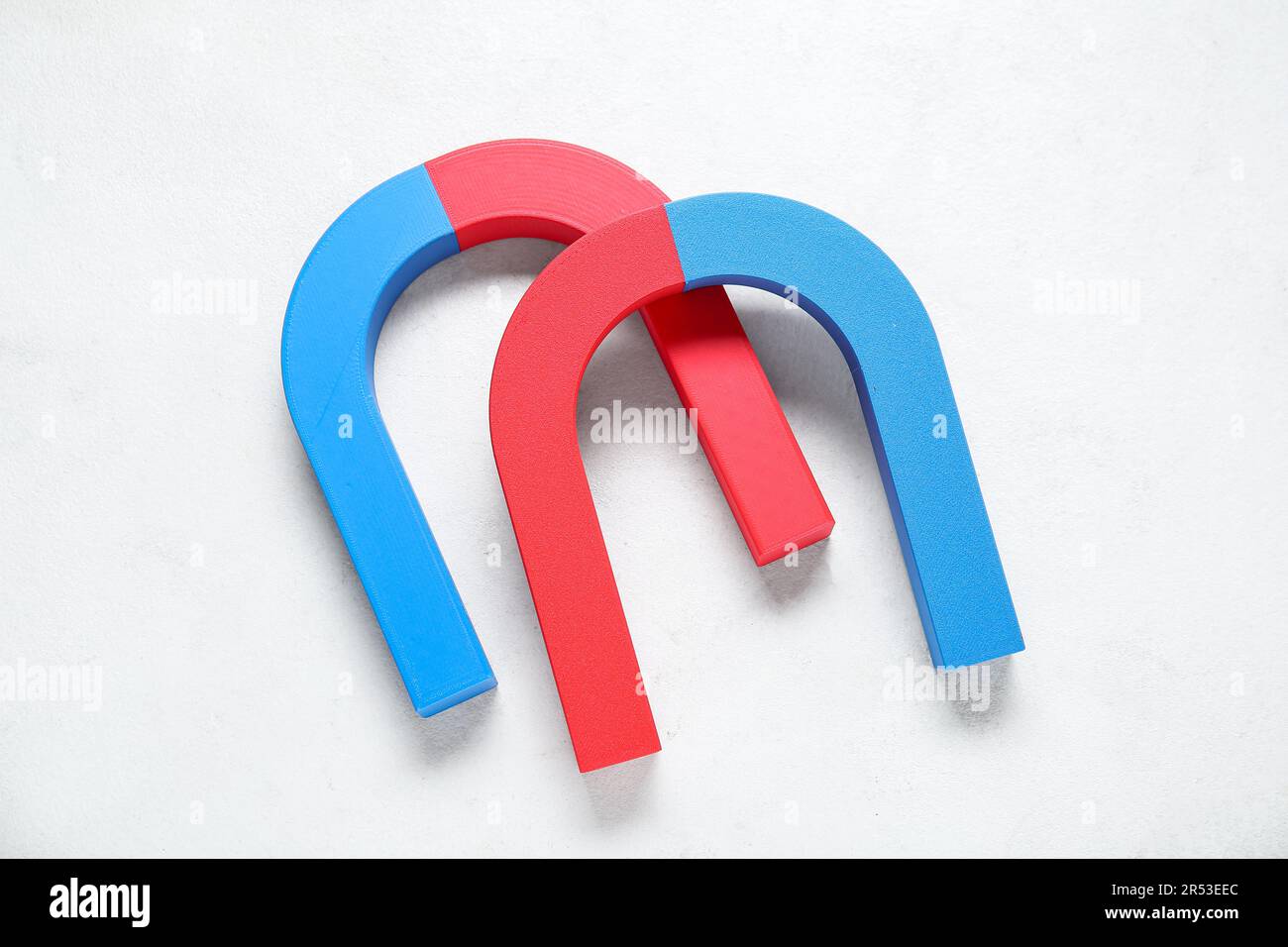 Horseshoe magnets hi-res stock photography and images - Alamy