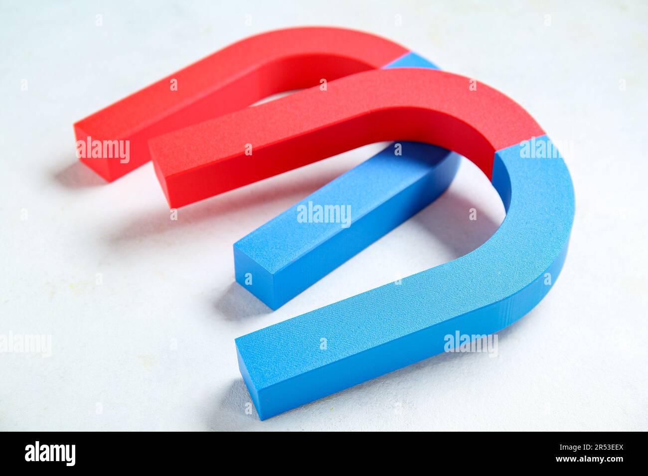 Horseshoe magnets hi-res stock photography and images - Alamy